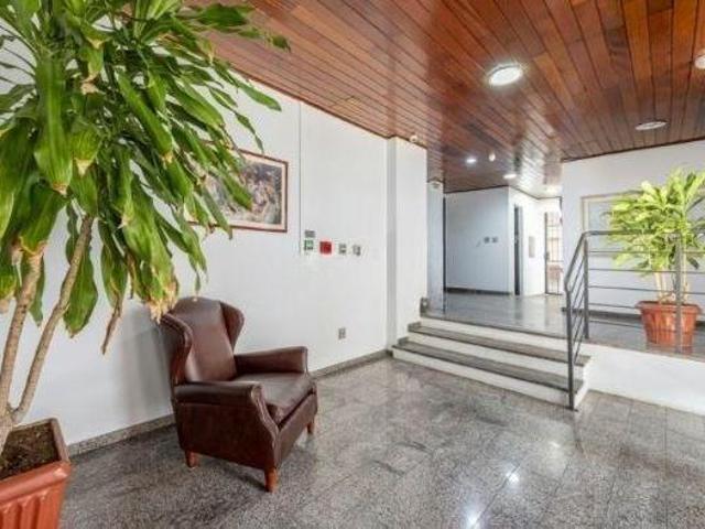 Apartamento no bairro Menino Deus de 4 dormitórios e vaga