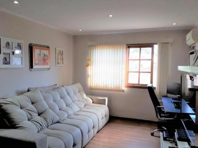 Apartamento no bairro Nonoai em Porto Alegre de 2 dormitórios e vaga