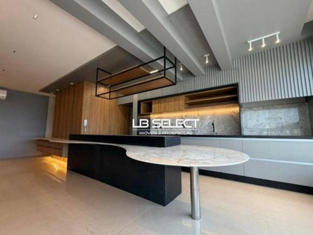 Apartamento no bairro Santa Mônica com três quartos, suíte e varandae gourmet