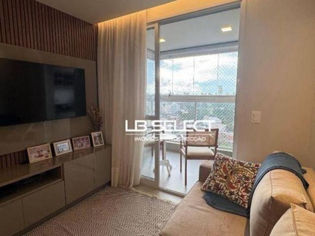 Apartamento no bairro Santa Mônica com dois quartos, uma suíte e varanda gourmet