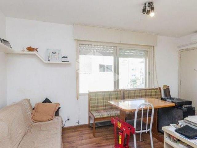 Apartamento no bairro Partenon em Porto Alegre de 2 dormitórios e vaga