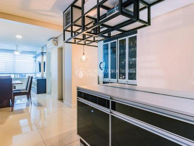 Apartamento no bairro Passo da Areia em Porto Alegre