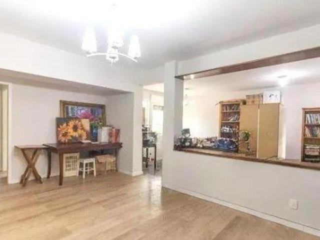 Apartamento no bairro Petrópolis de 2 dormitórios e vaga