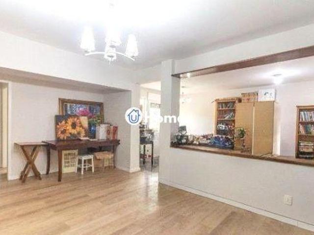 Apartamento no bairro Petrópolis de 2 dormitórios e vaga