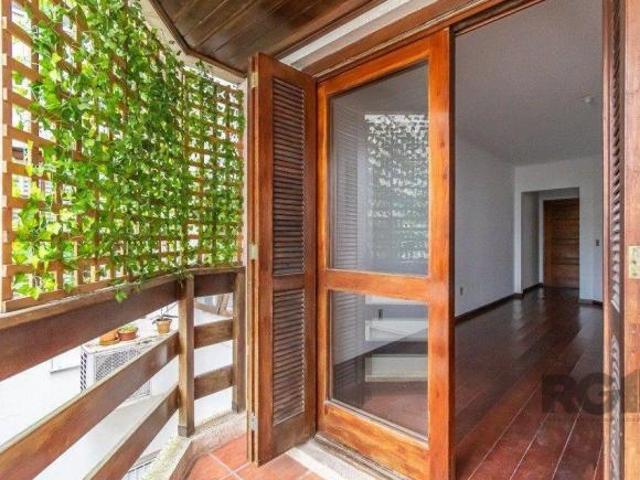 Apartamento no bairro Petrópolis de 2 dormitórios e vaga