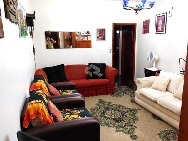 Apartamento no bairro Rio Branco em Porto Alegre de 3 dormitórios e dependência