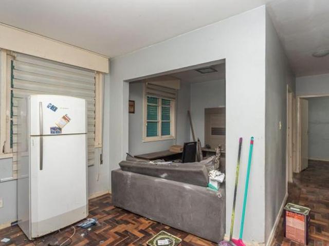 Apartamento no bairro Teresópolis de 3 dormitórios e vaga rotativa DESOCUPADO
