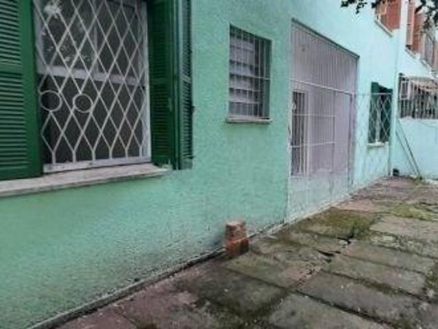 Apartamento no bairro Teresópolis de 1 dormitório térreo com pátio