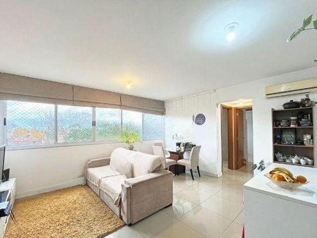 Apartamento no bairro Tristeza de 2 dormitórios vaga e infra