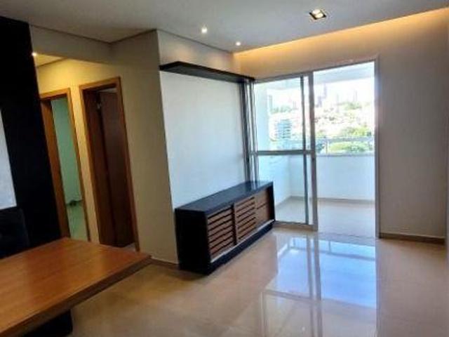Apartamento no bairro Tubalina com dois quartos, sendo uma suíte, sala com sacada e duas vagas de ga