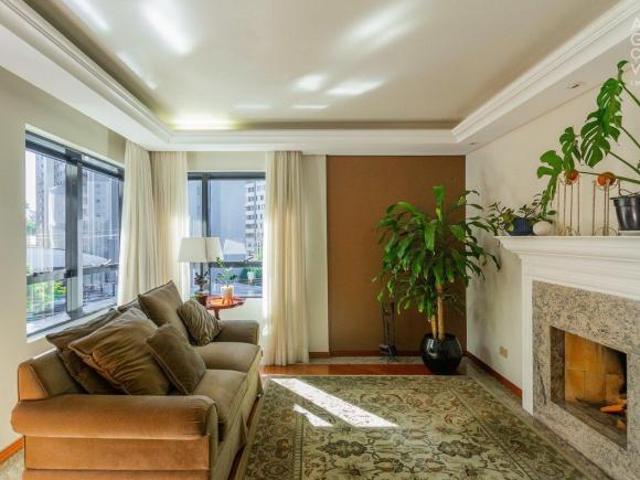 Apartamento no Balmoral, 04 Quartos, 03 Vagas, Churrasqueira, Água Verde, Curitiba