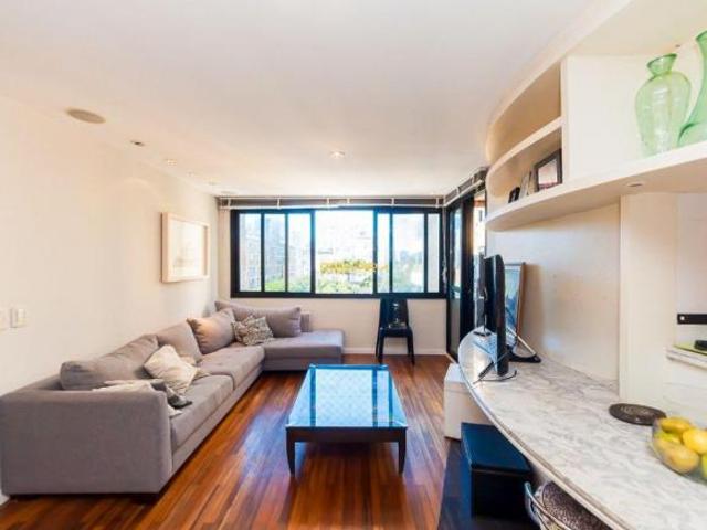 Apartamento no Batel com 2 quartos, 1 suíte e ampla varanda com churrasqueira