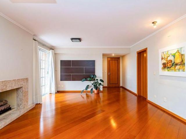 APARTAMENTO NO BATEL COM 4 QUARTOS EM UMA DAS MELHORES LOCALIZAÇÕES DO BATEL