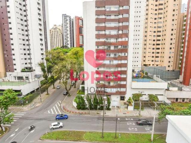Apartamento no Batel com vista para a Praça do Japão – 3 suítes, face norte/leste