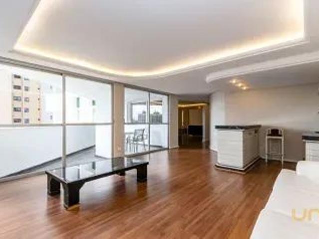 Apartamento no Batel de 118.4 m² com 3 quartos
