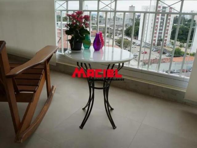 Apartamento no Bella Città 99 m², andar alto, com lazer de clube e ótima localização