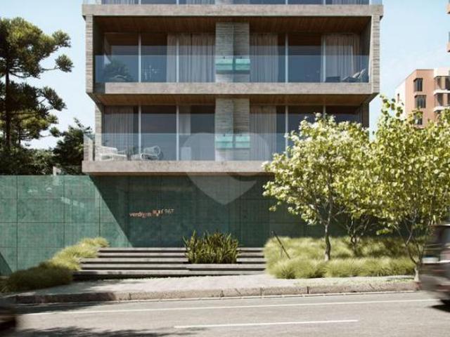 APARTAMENTO NO BIGORRILHO COM 130 m², 2 suítes e 2 vagas de garagem