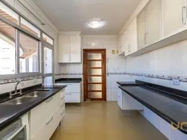 Apartamento no Bigorrilho de 193.31 m² com 3 quartos