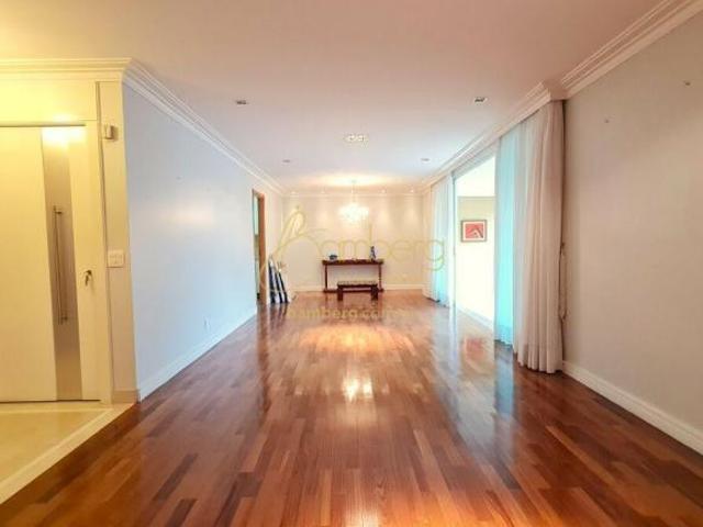 Apartamento no Brooklin com 3 suítes e 3 vagas. Lazer completo