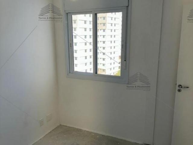 Apartamento no Brás, com 2 dormitórios, sala, cozinha, área de serviço,01 banheiro