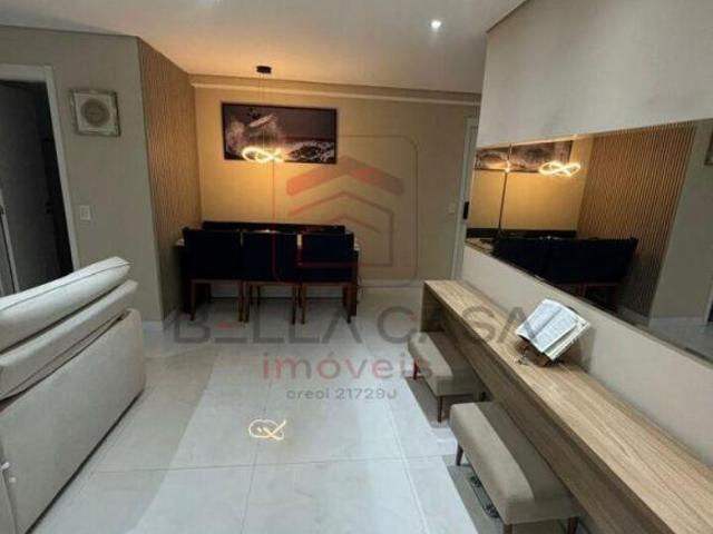 Apartamento no Brás, 69m² 2 dormitórios sendo 1 suíte, varanda, 1 vaga + deposito