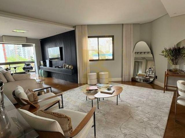 Apartamento no Campo Belo com 178m²