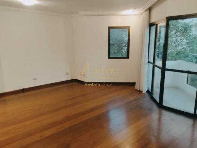 APARTAMENTO NO CAMPO BELO COM 3 DORMITÓRIOS, 1 SUÍTE e 2 VAGAS DE GARAGEM DEMARCADAS