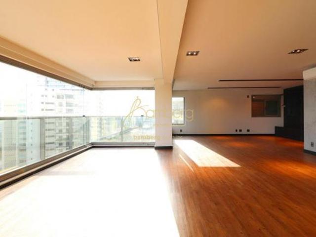 Apartamento no Campo Belo com varanda gourmet e lazer completo