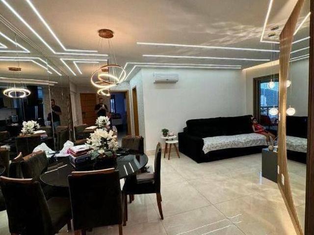 Apartamento no Canto do Forte com 2 Quartos Vista Mar e Lazer Completo