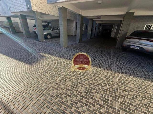 Apartamento no Canto do Forte na quadra da praia