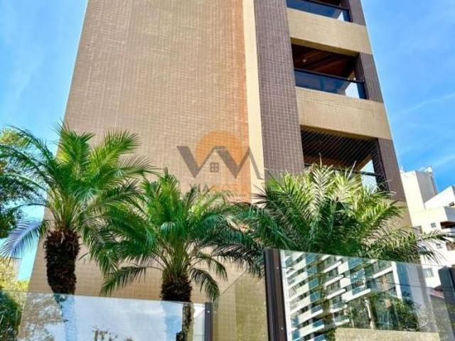 Apartamento no Cabral: 104m, com lareira e Sacada fechada com Churrasqueira!