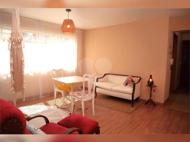 APARTAMENTO NO CABRAL — 2 QUARTOS | 71 m² | 1 VAGA | EXCELENTE OPORTUNIDADE