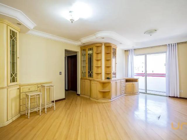 Apartamento no Cabral de 123.3 m² com 3 quartos