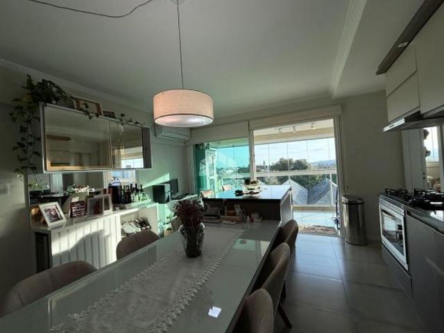 Apartamento no Centro, 02 dormitórios 1 suíte e amplo espaço social!