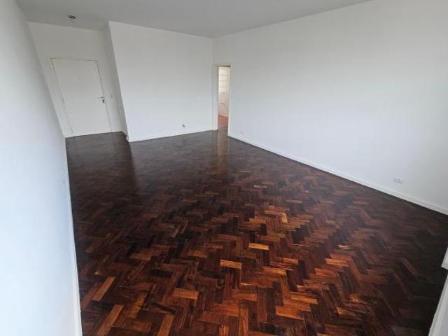 Apartamento no Centro: 10º Andar com Vista Definitiva e Garagem Livre
