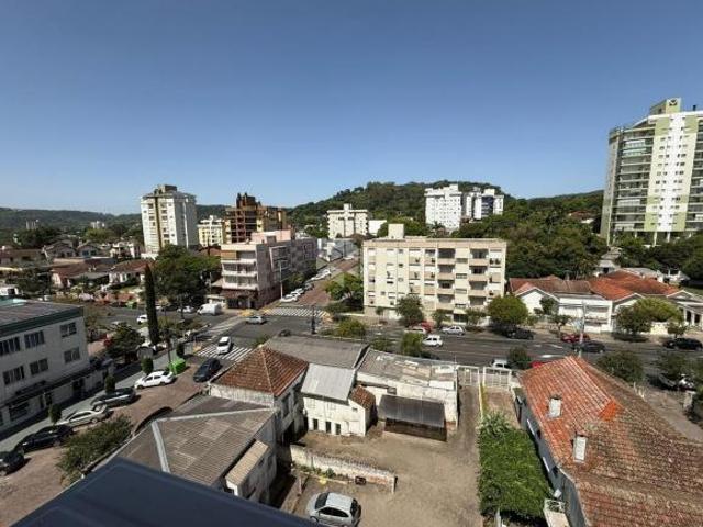 Apartamento no Centro com 03 dormitórios