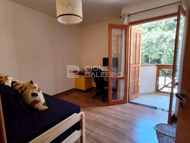 Apartamento no centro com 2 dormitórios
