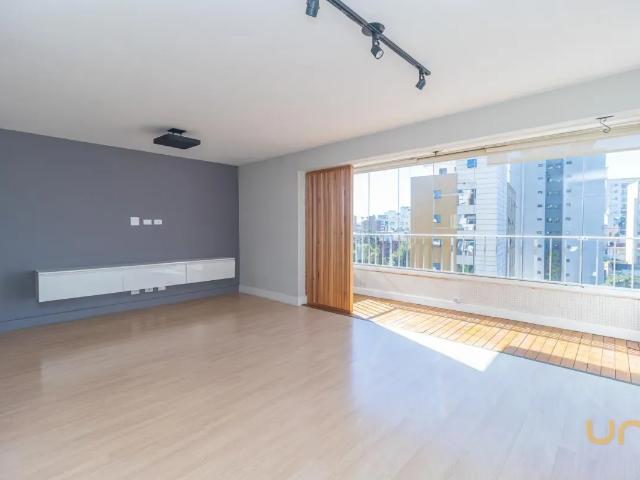 Apartamento no Centro Cívico de 178 m² com 3 quartos