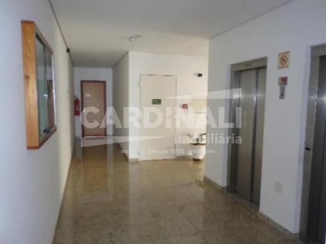 Apartamento no centro da cidade, repleto de armários