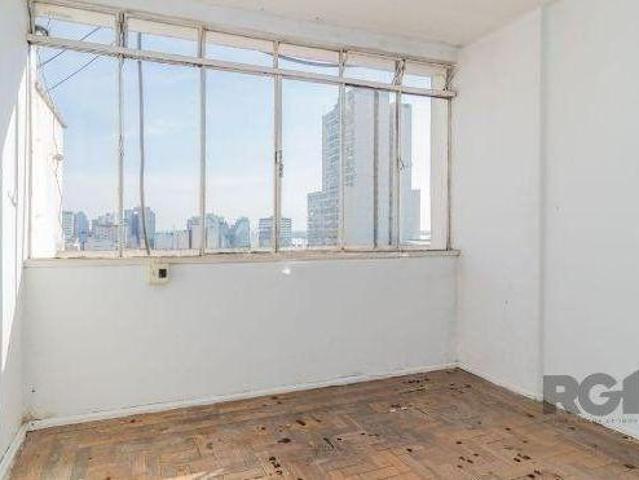 Apartamento no Centro de 3 dormitórios DESOCUPADO