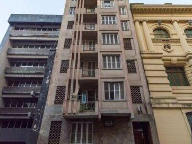 Apartamento no Centro de 1 dormitório desocupado