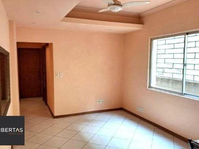 Apartamento no Centro de 2 dormitórios DESOCUPADO