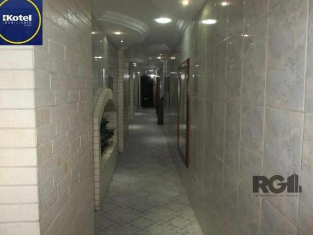 Apartamento no Centro de 2 dormitórios reformado