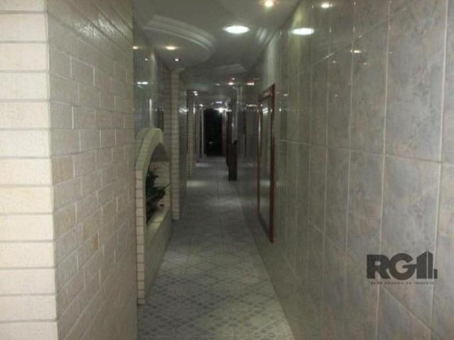 Apartamento no Centro de 2 dormitórios reformado