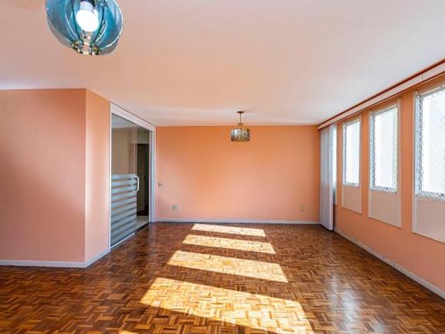 Apartamento no Centro de Curitiba localizado ao lado do teatro Guaíra