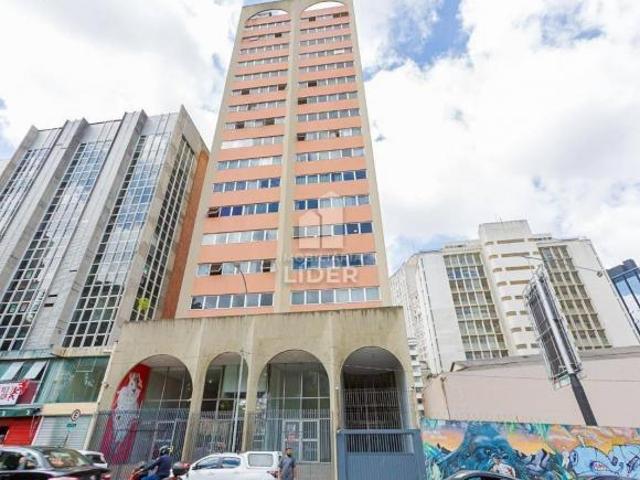 Apartamento no Centro de Curitiba – totalmente ref