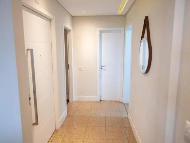 Apartamento no Centro de Alphaville na Alameda Cauaxi 216 metros 4 Dormitórios