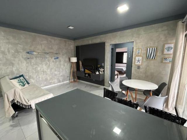 Apartamento no centro de Ubatuba com 2 dormitórios sendo 1 suíte,sala de estar e jantar,varanda gour