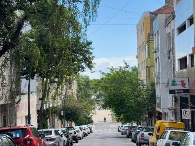 Apartamento no Centro Histórico de Porto Alegre – 2 dormitórios e 2 banheiros, d