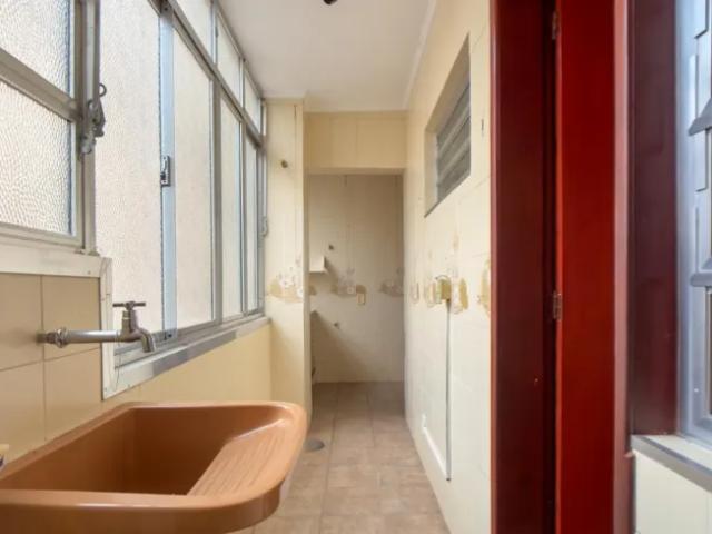 Apartamento no Centro Histórico de Porto Alegre – 2 dormitórios e 2 banheiros, d